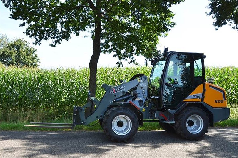 A GiANT Front End Loader in a Compact Package - Turf Star Western